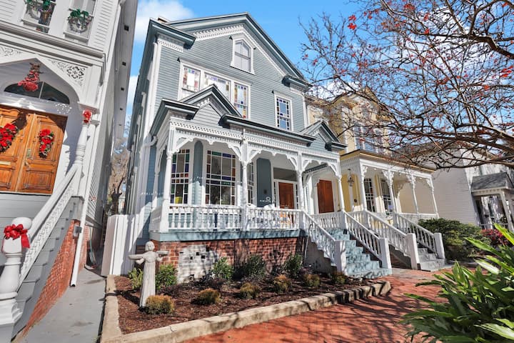 Luxe Victorian Manor W/ Private Pool, Parking - 薩凡納