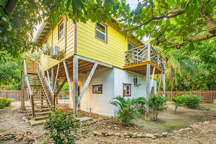 3 Br Home With Pool, Deck & Tropical Garden - Belize