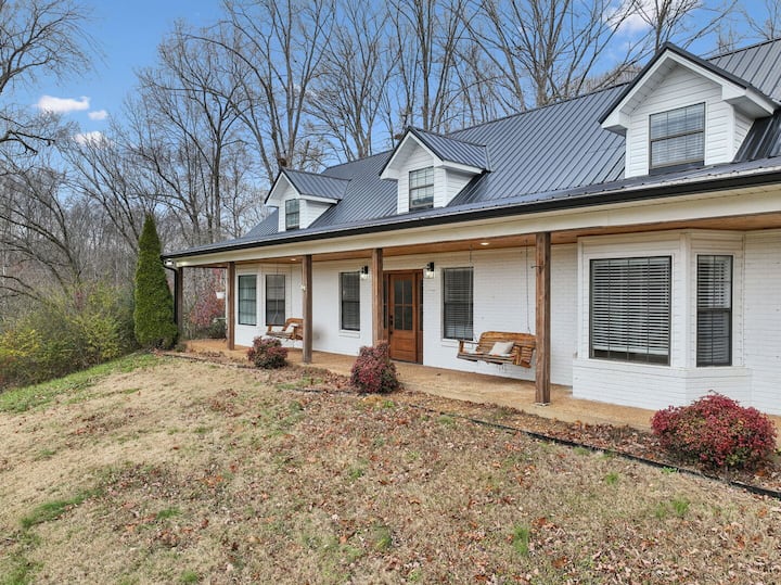 Fox Haven Retreat-modern Cabin- Acres Of Priv Land - David Crockett State Park, Lawrenceburg