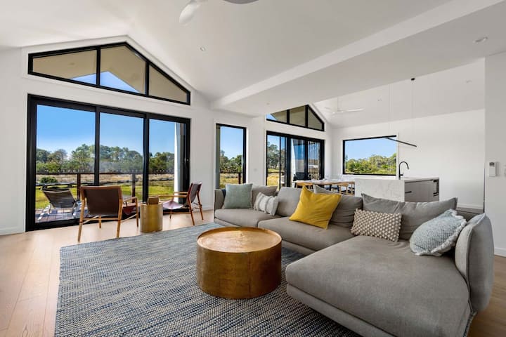 Awakening Broadbeach - Wifi, Linen - Inverloch