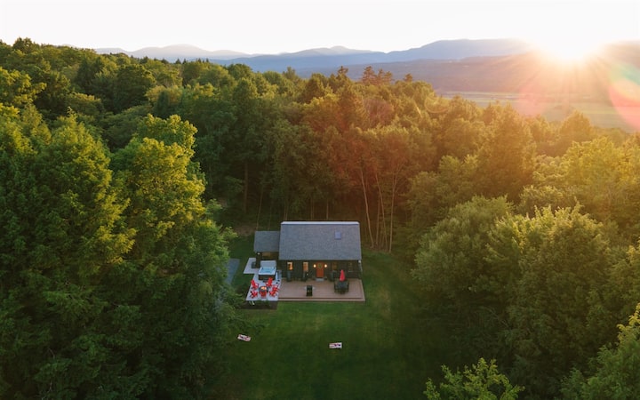 Cozy Winter Cabin | Ski Stowe | Family Friendly I - Stowe, VT