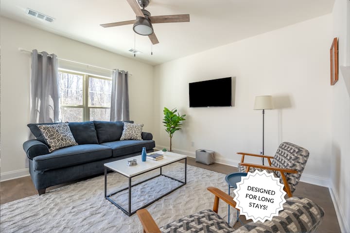 1 King 2 Queens | Garage | Yard | Washer & Dryer - Hendersonville, TN