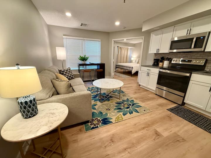 Aksarben Bliss, Quick I-80 Access, Free Parking - オマハ, NE