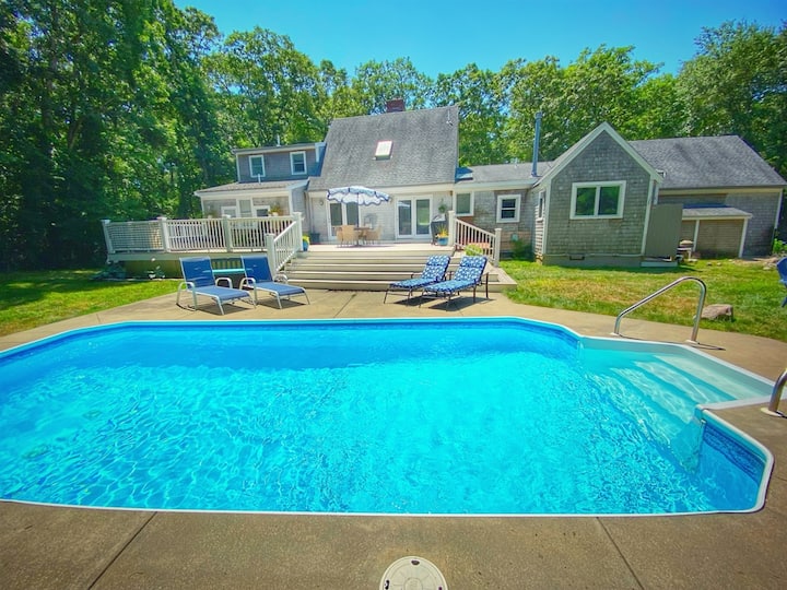 Barnstable Breeze With Seasonal Pool And Hot Tub - Sandwich, MA