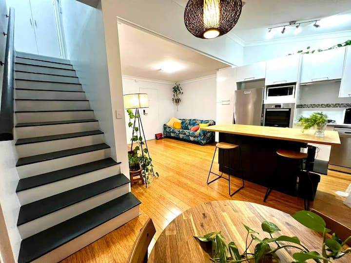 Stylish 2-level Loft, Ac, Parking, Walk Cbd & Fort - Spring Hill