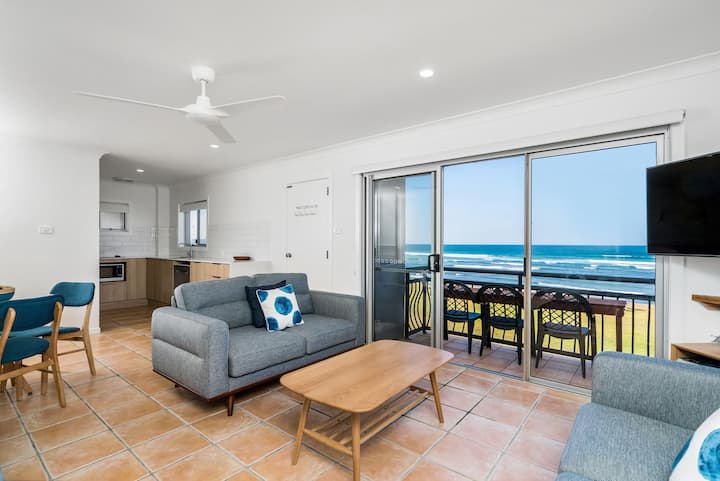 Absolute Beachfront Apartment 4t - Lennox Head
