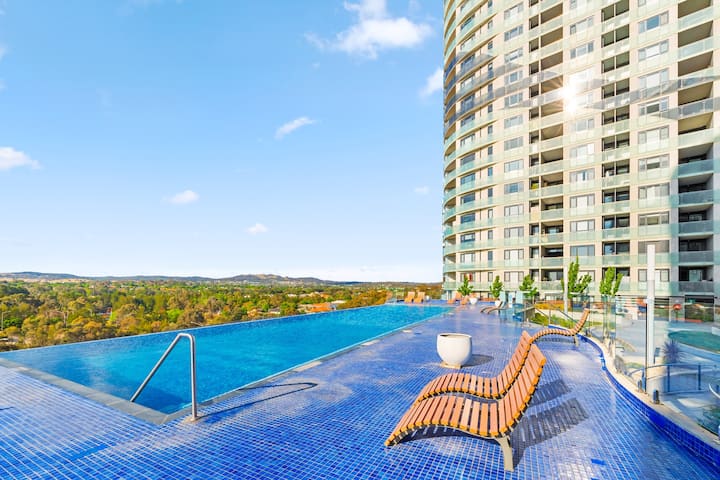 Bright 2-bed Apartment With Scenic Balcony - Canberra