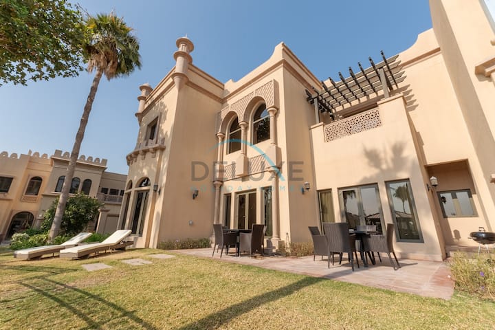 Beach Access Villa W/ Backyard In Prime Location - Dubai