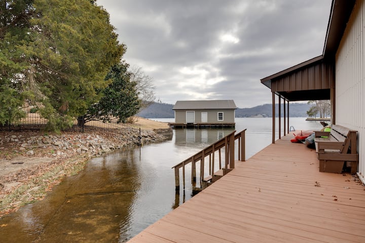 Shared Boathouse: Lake Guntersville Hideaway! - Guntersville, AL