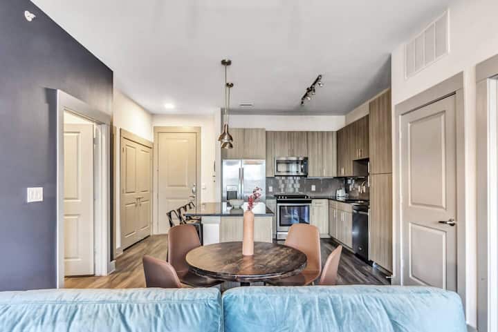 Elegant 2br/2ba Retreat: Amenities Included - Richardson, TX