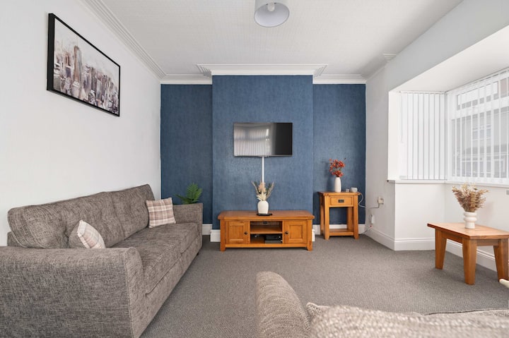 3-bed Retreat | Free Parking, Long Stay Deals - Cleethorpes