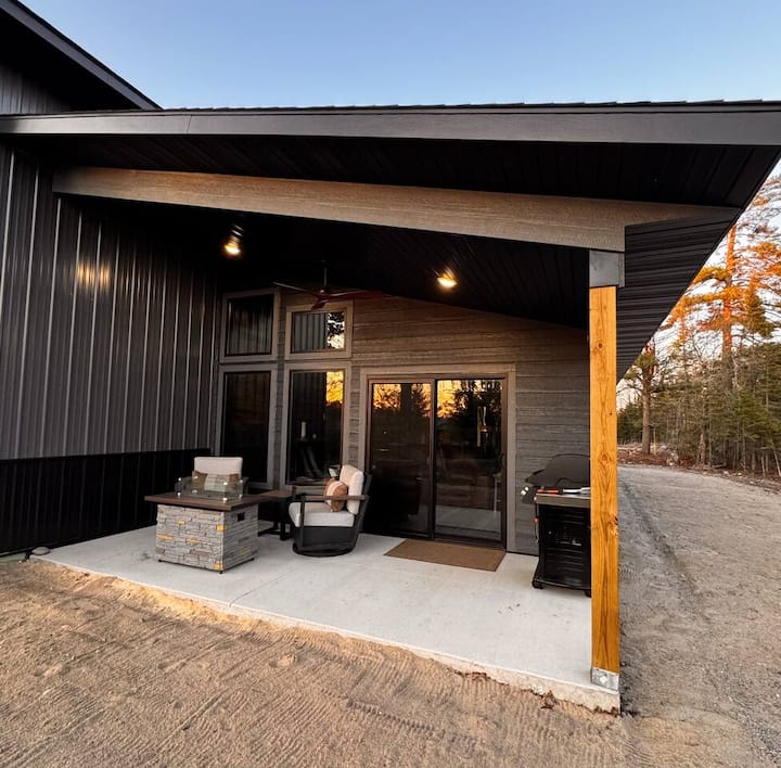 Looney Uncle Trailside Suite - Cook, MN