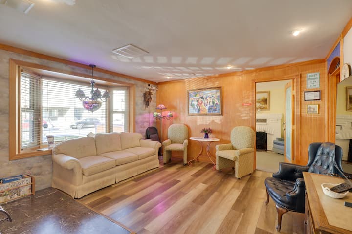 Steps To Truckee River Walk: 'Rose Cottage' - Reno, NV
