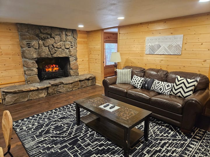Cabin 12 - King Beds & Hot Tub - Estes Park, CO