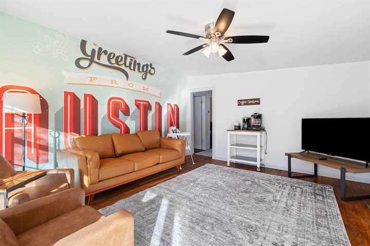 Austin Villa | 3br Stay | Sleeps 6 | Pet-friendly - Austin, TX