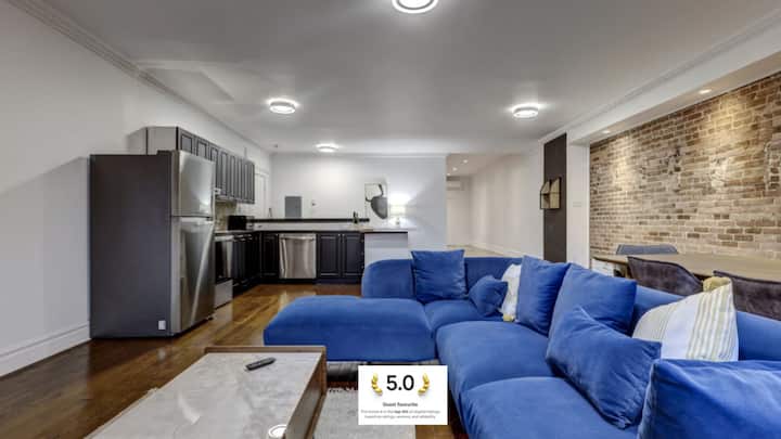 Historic Charm In Old Montreal - Montreal