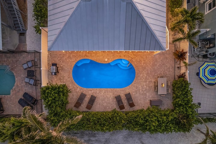 Heated Saltwater Pool - Endless Summer - Fort Myers Beach