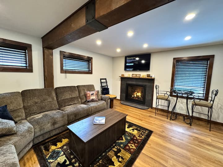 New Barn Style Home. Minutes From Skiing & Lakes - Wilmington, VT