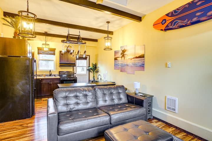 Electric Fireplace: Central Coeur D'alene Studio! - カー・ダレーン, ID