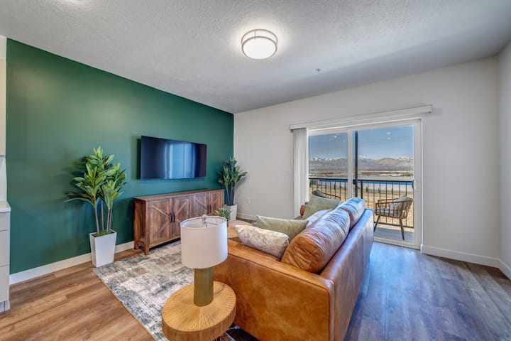 Modern 1br W/ Clubhouse, Hot Tubs & Pickleball Ct! - Sandy, UT