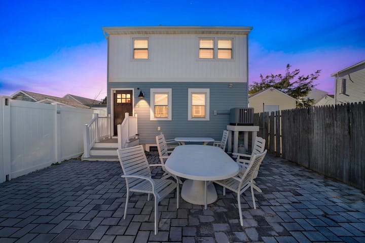 New! Charming 2-br Home, 4 Blocks To The Boardwalk - Seaside Heights, NJ
