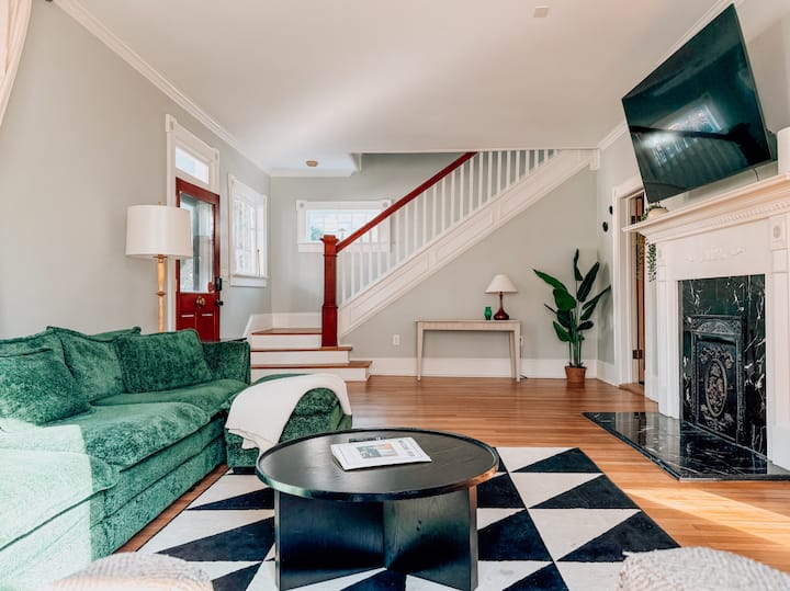 Mins To Downtown - Spacious Home - Greensboro, NC