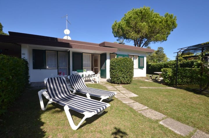 Escapade De Vacances Confortable Avec Jardin Privé - Bibione Pineda