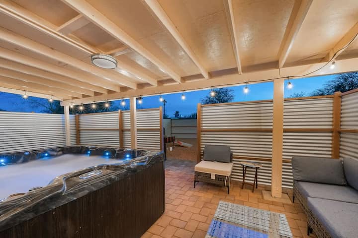 3br 2ba Home W Jacuzzi Near Reid Park & Zoo Unit A - Tucson, AZ