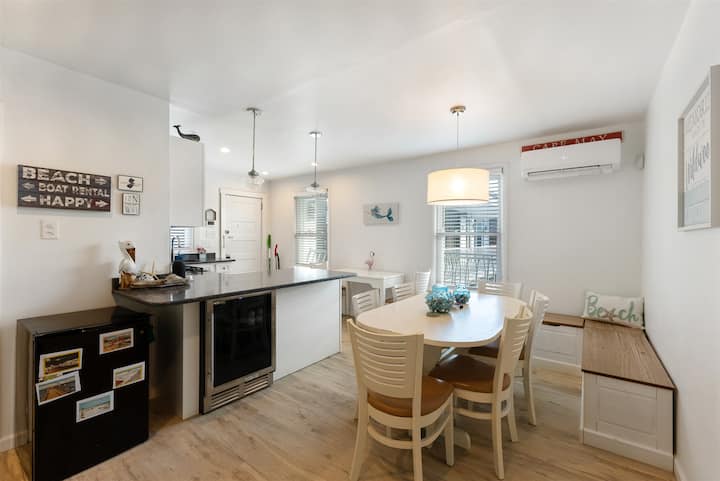 Renovated Condo W/ Pool, 1 Block To Wildwood Beach - North Wildwood, NJ