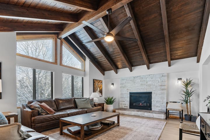 25min 2 Yellowstone + Golf Access & Hot Tub! - Idaho