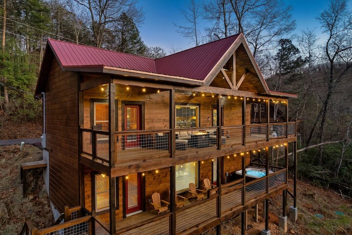 Secluded Cabin, Arcade, Hottub, Mins To Pf & Gburg - 개틀린버그