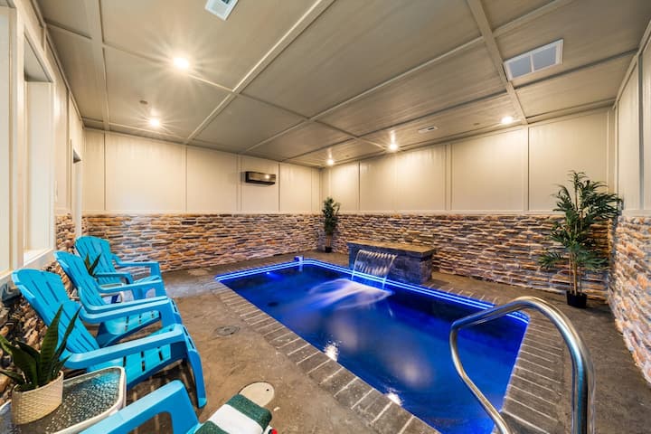 Prime Location / Indoor Pool / Hot Tub / Game Room - Pigeon Forge, TN