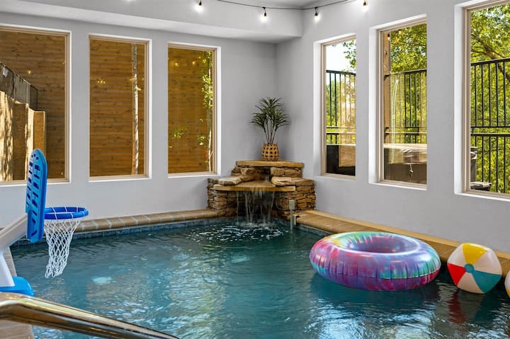 Sleeps 18 | 7 Min 2dolly | Hottub | Pool | Theater - Pigeon Forge, TN