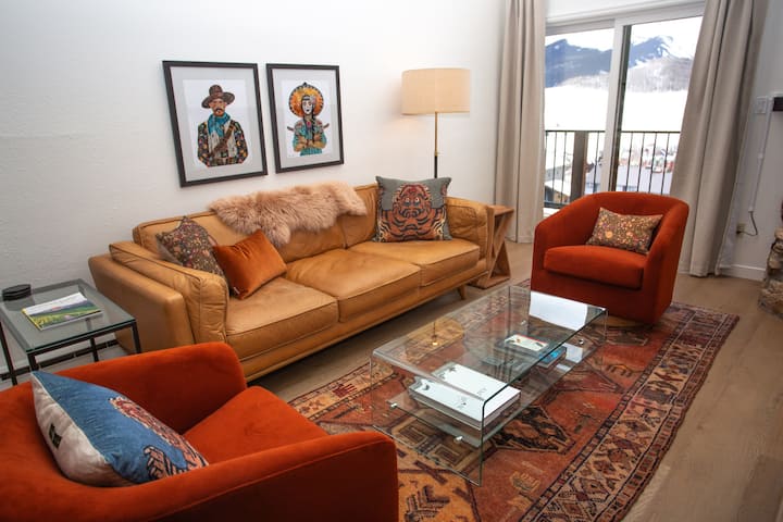 Ski-in/ski-out! Luxury Remodel! Hot Tub! Garage! - Crested Butte, CO