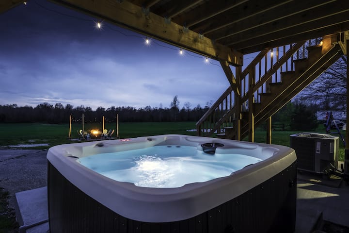 Bourbon Trail Getaway | Hot Tub • Fire Pit - Kentucky