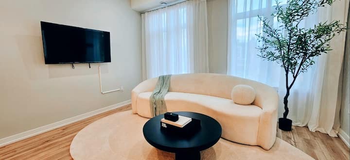 Spacious Cozy Modern 3bd | Free Parking | Downtown - Rideau Canal
