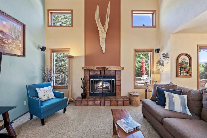 Prescott Golf Oasis Upscale Dog-friendly Home - Prescott Valley, AZ