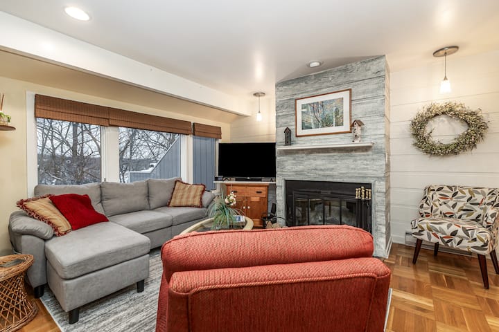 Plum Cove Lake Lookout - Galena, IL