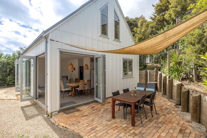 Boathouse Onetangi - Walk To Onetangi Beach - Waiheke Island