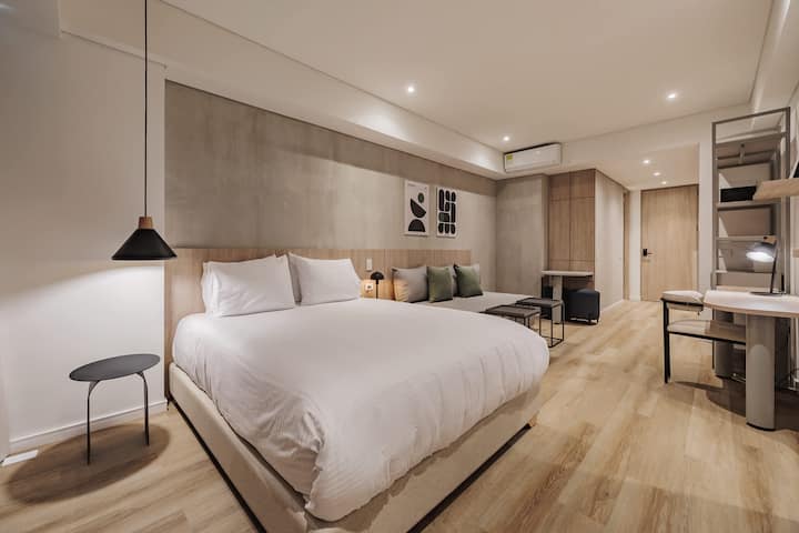 Quadrato | Laureles Studio, W/ac, Balcony,&nbsp;Wifi - Medellin, Antioquia, Colombia