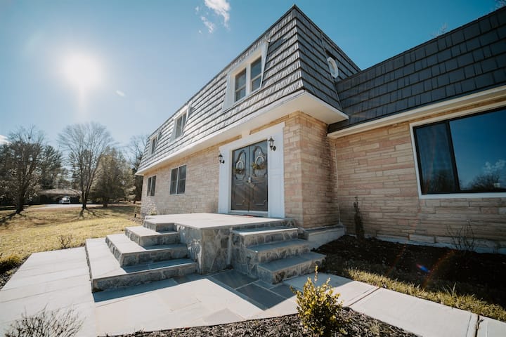 Spacious 5br/3ba - Free Parking - Minutes To Dc - Reston, VA