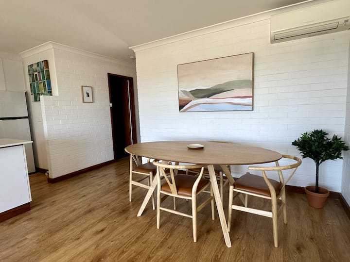 Modern Fremantle- Two Bedroom Apartment - Coogee