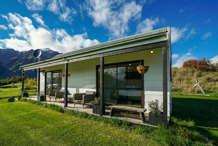 Glendhu Station Cottage - Glendhu Bay Holiday Home - Treble Cone Ski Area