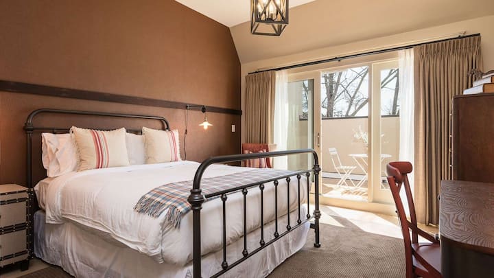 The Townsman: Secretariat Room - Charlottesville, VA