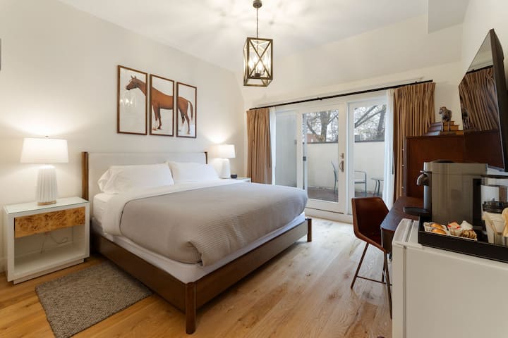 The Townsman: Secretariat Room - Charlottesville, VA