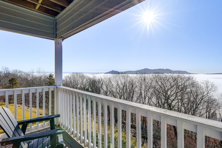 2 Mi To Beech Mtn: Fully Remodeled Condo W/ Patio! - Beech Mountain, NC