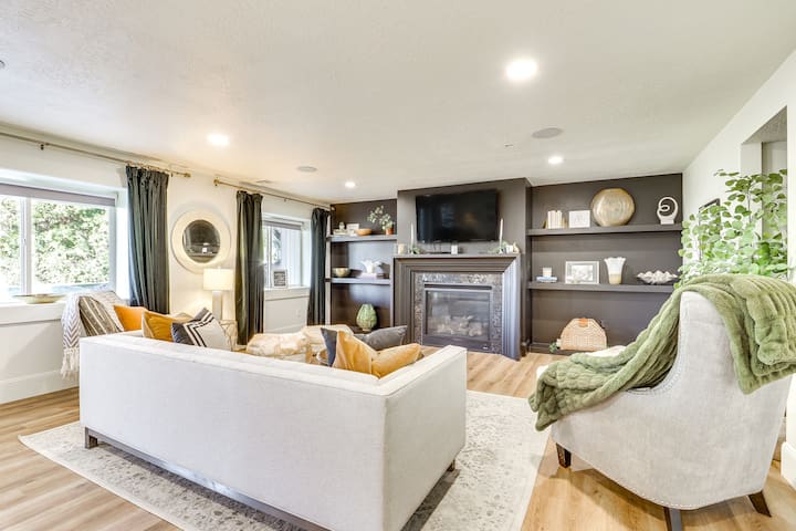 Private Pool & Hot Tub: Luxe Unit Near Uta Train! - Timpanogos Cave National Monument