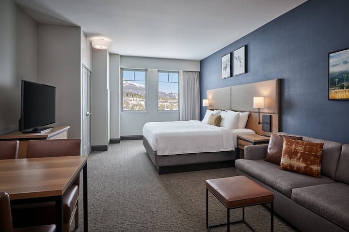 Near Yellowstone + Bar. Free Parking. Full Kitchen - Big Sky, MT