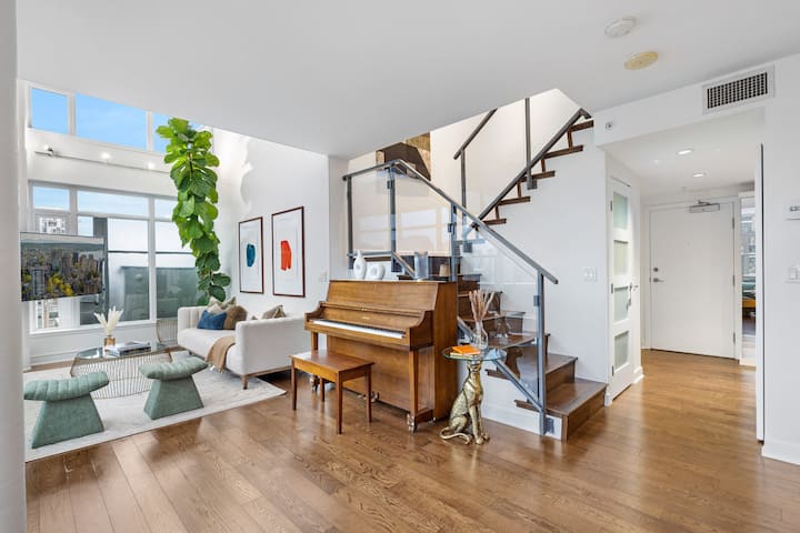 Luxury 2-bedroom Penthouse W/ Stunning City Views - Vancouver