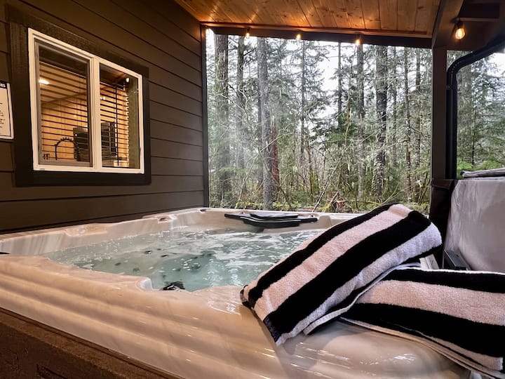 Mt Rainier Getaway | Hot Tub, Fire Pit, Ev - Ashford, WA